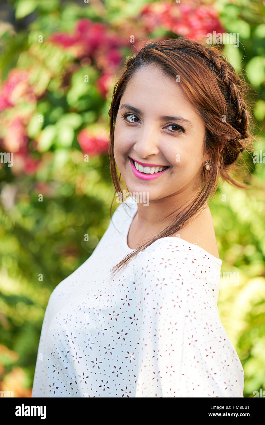 Woman portrait smiling outside hi-res stock photography and images - Alamy