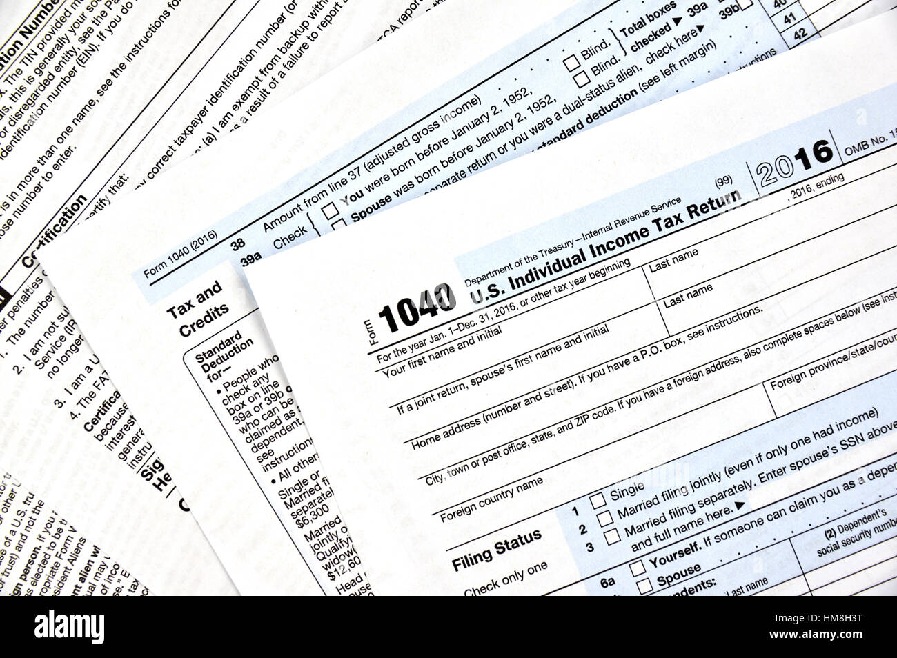 1040 u s individual income tax return form hi-res stock photography and ...