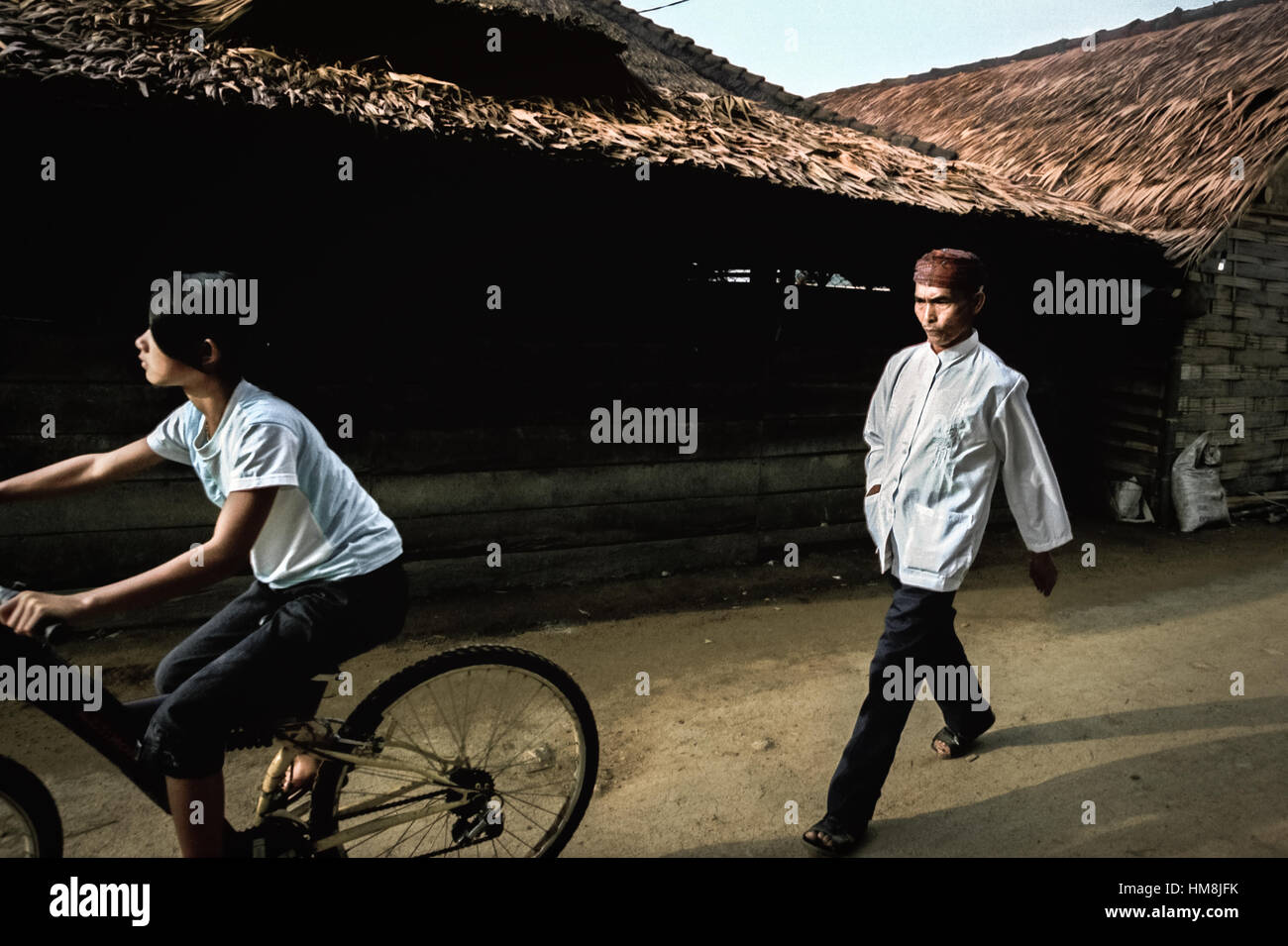 Traditional sundanese attire hi-res stock photography and images - Alamy