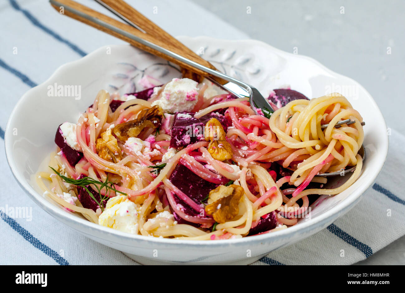 Spaghetti with feta, walnuts and beetroot. Love for a healthy food ...