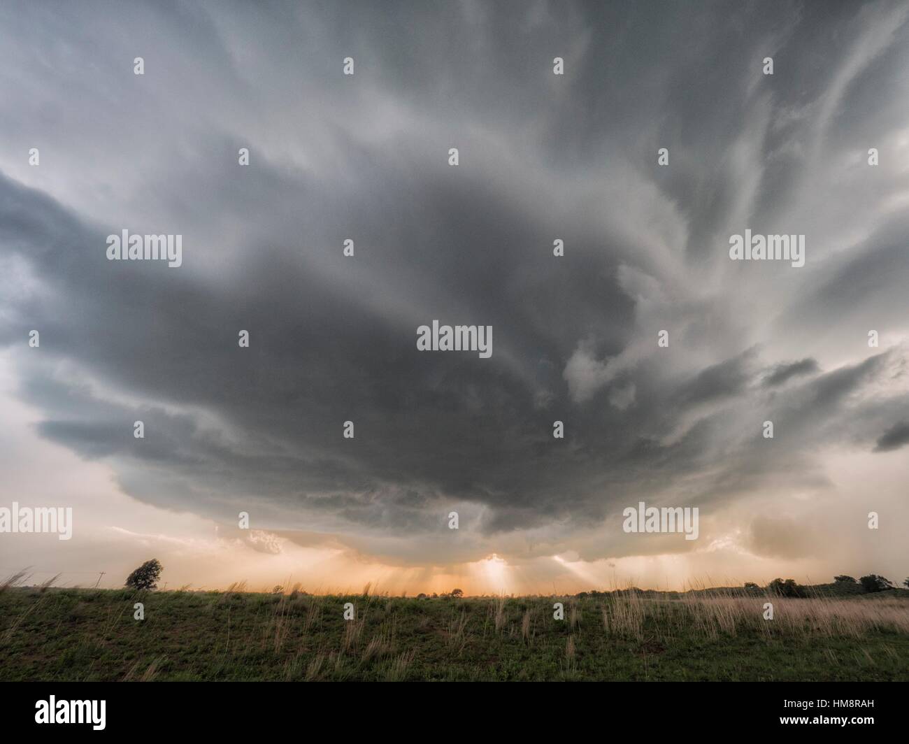 Supercell storm kansas hi-res stock photography and images - Alamy