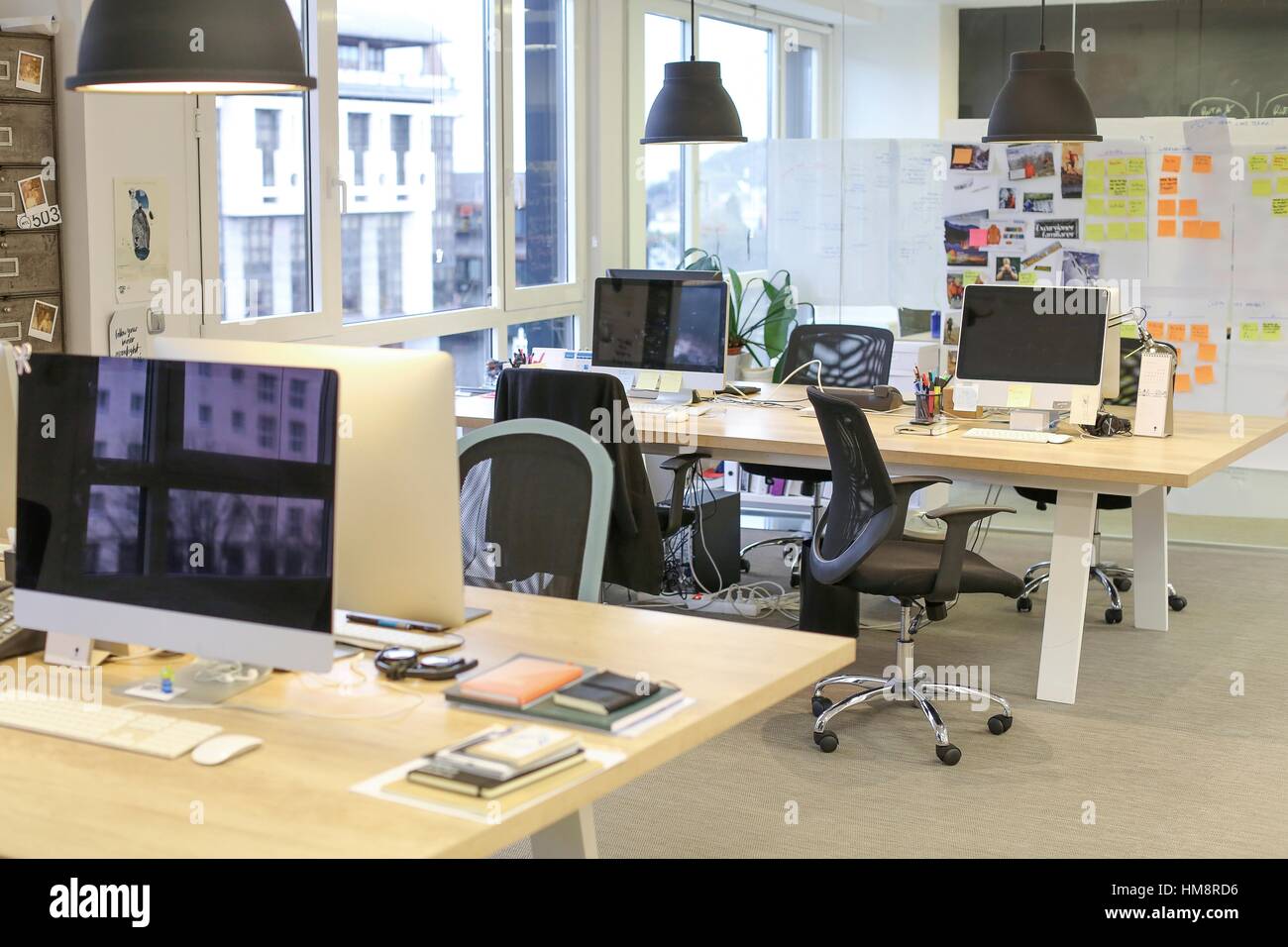 Empty advertising hi-res stock photography and images - Alamy