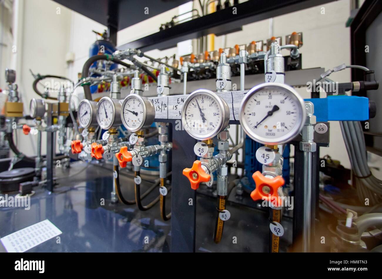 Valve machining hi-res stock photography and images - Alamy