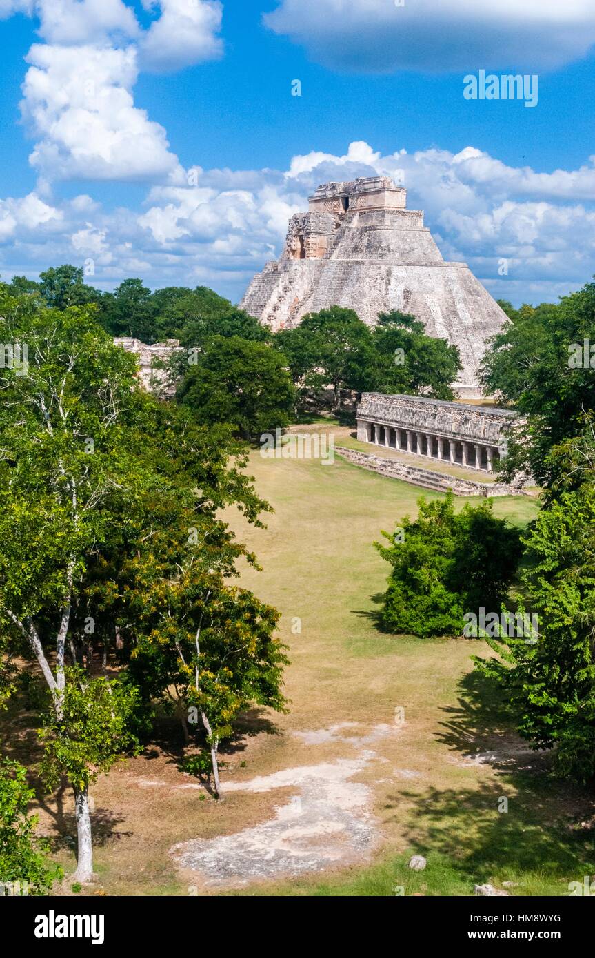 Dwarf pyramid hi-res stock photography and images - Alamy