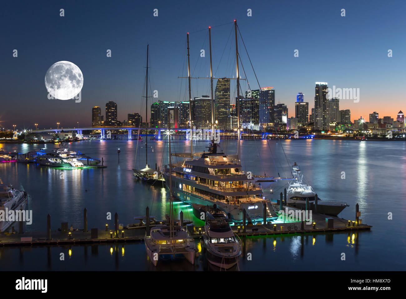 SUPERYATCHS MOORED AT ISLAND GARDENS MARINA WATSON ISLAND DOWNTOWN ...