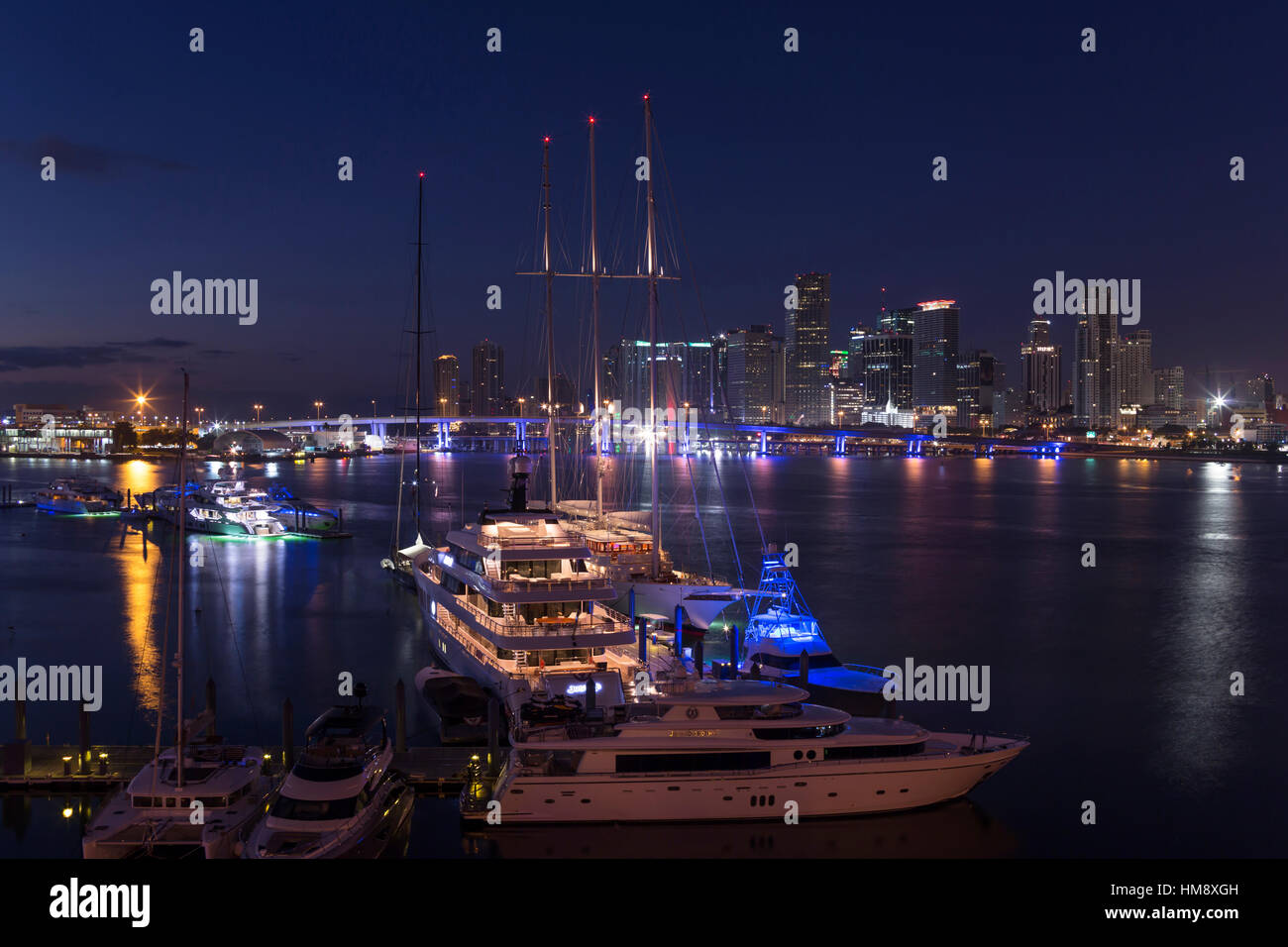 SUPERYATCHS MOORED AT ISLAND GARDENS MARINA WATSON ISLAND DOWNTOWN ...