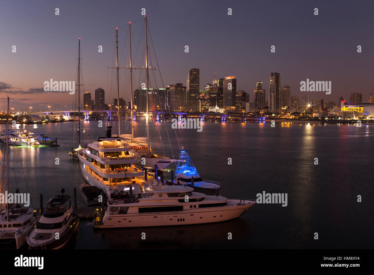 SUPERYATCHS MOORED AT ISLAND GARDENS MARINA WATSON ISLAND DOWNTOWN ...