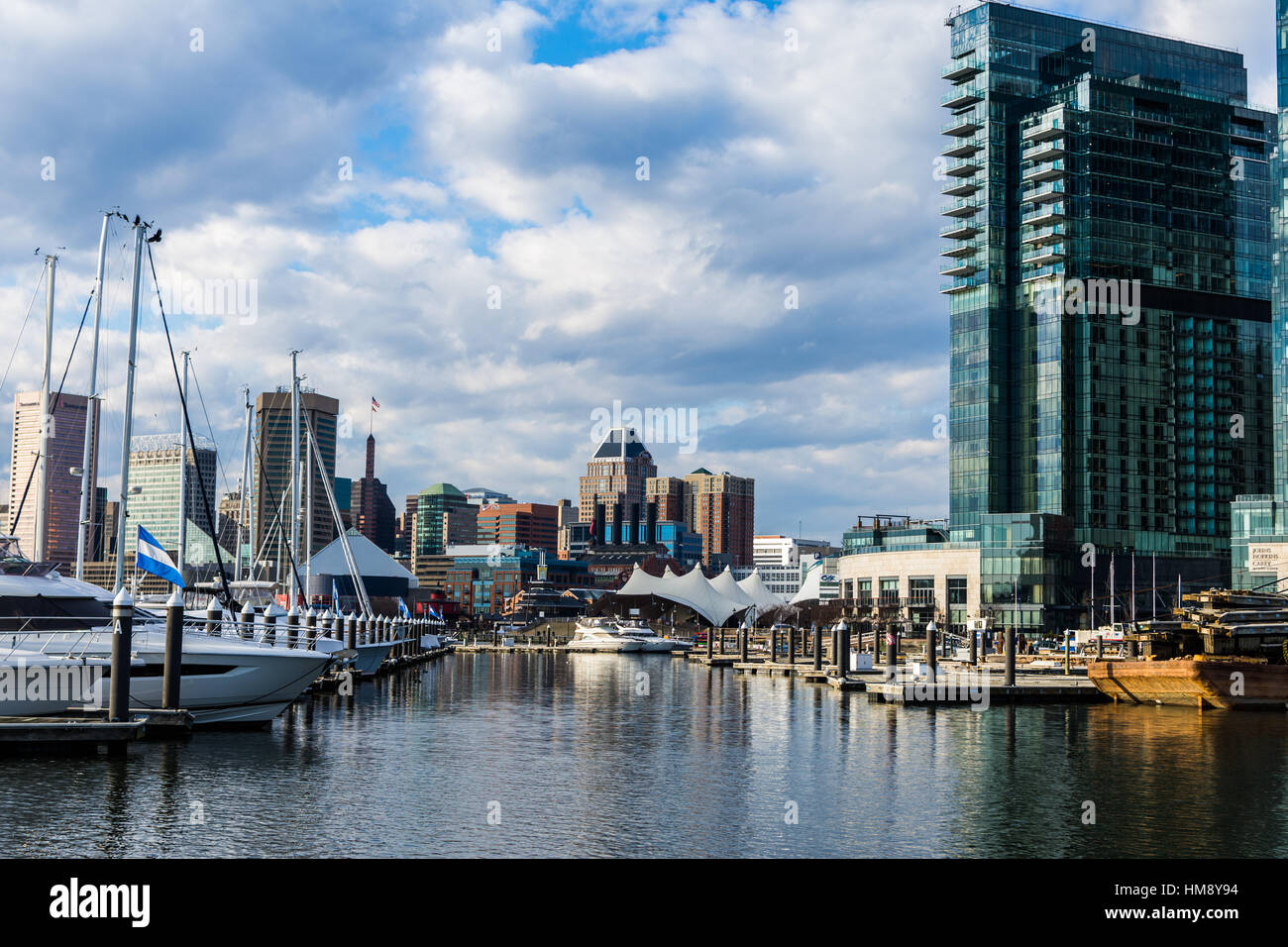 Baltimore boats inner harbor town hi-res stock photography and images ...
