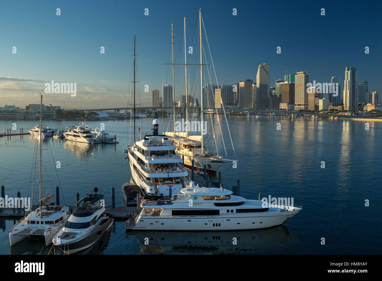 SUPERYATCHS MOORED AT ISLAND GARDENS MARINA WATSON ISLAND DOWNTOWN ...