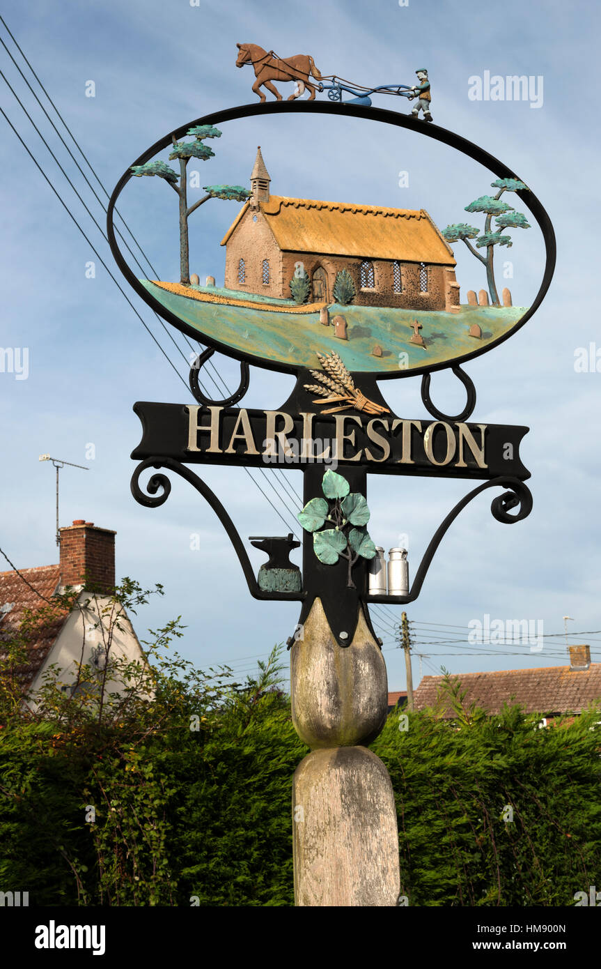 English village signs hi-res stock photography and images - Alamy