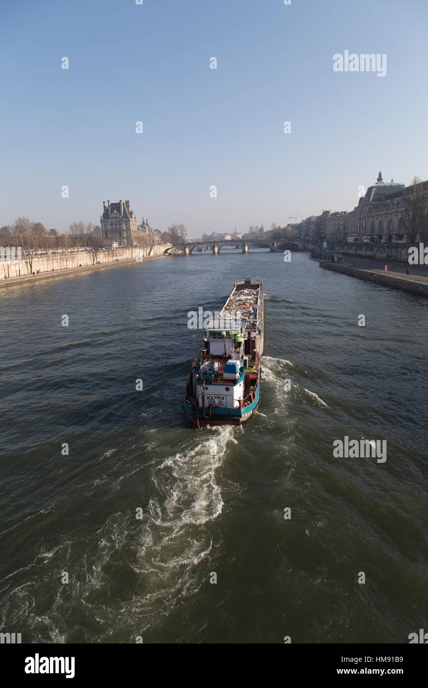 Rubbish barge hi-res stock photography and images - Alamy