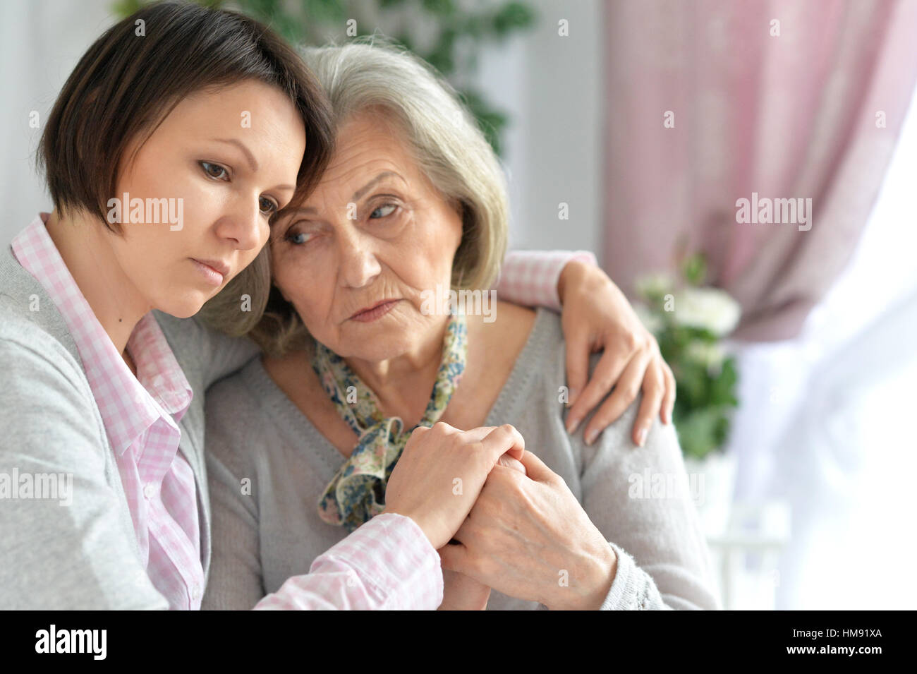 upset mother and daughter Stock Photo - Alamy