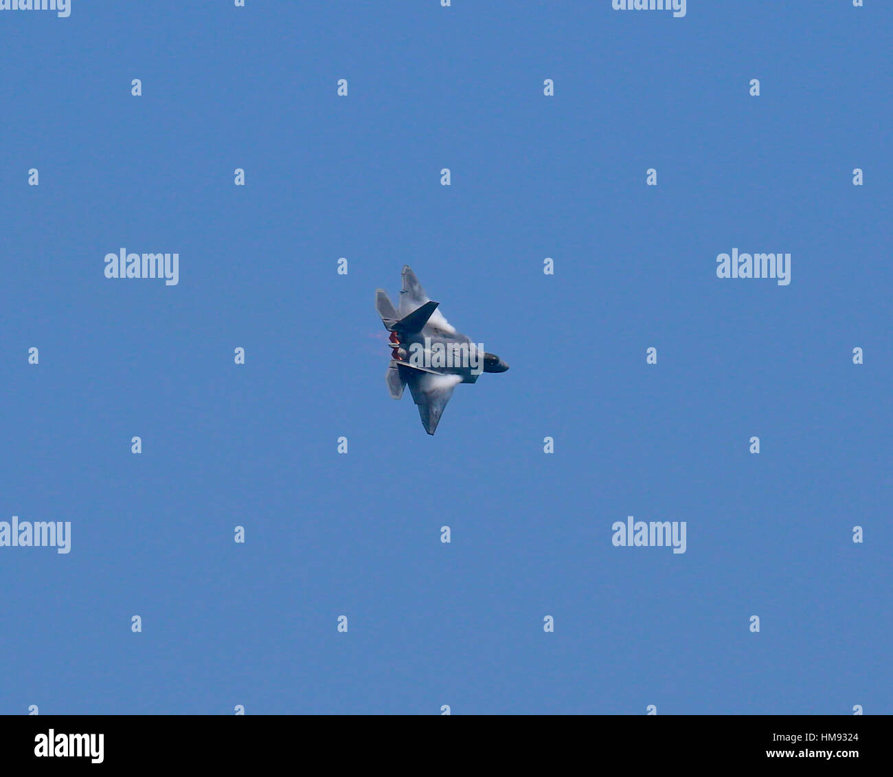 USAF F-22 Raptor in flight Stock Photo - Alamy