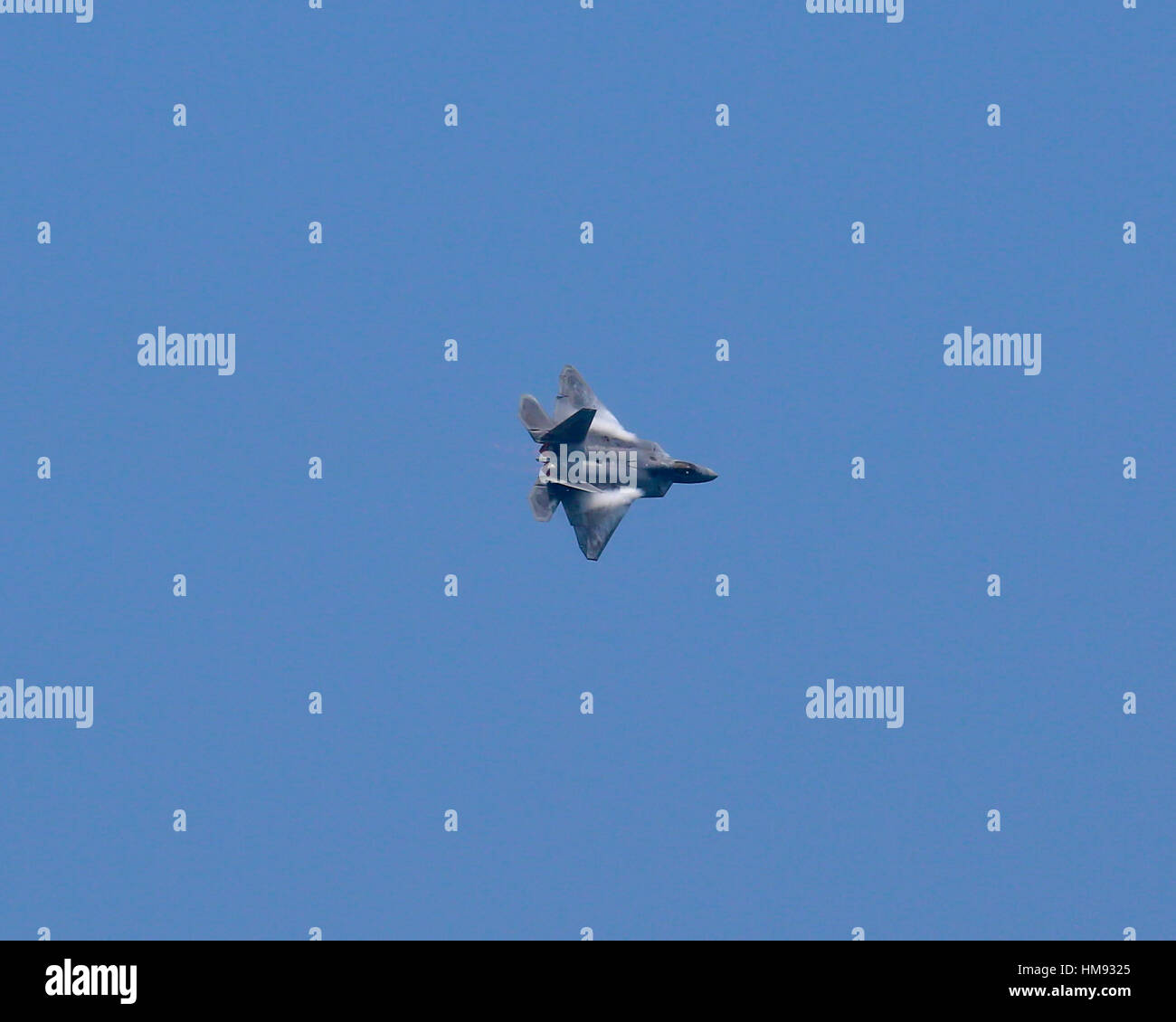 USAF F-22 Raptor in flight Stock Photo - Alamy