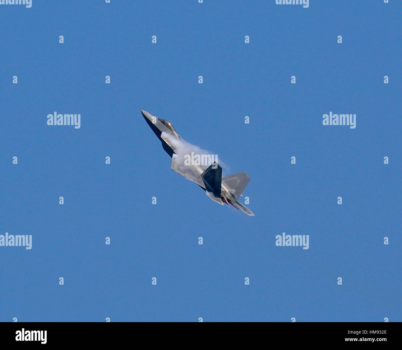 USAF F-22 Raptor in flight Stock Photo - Alamy
