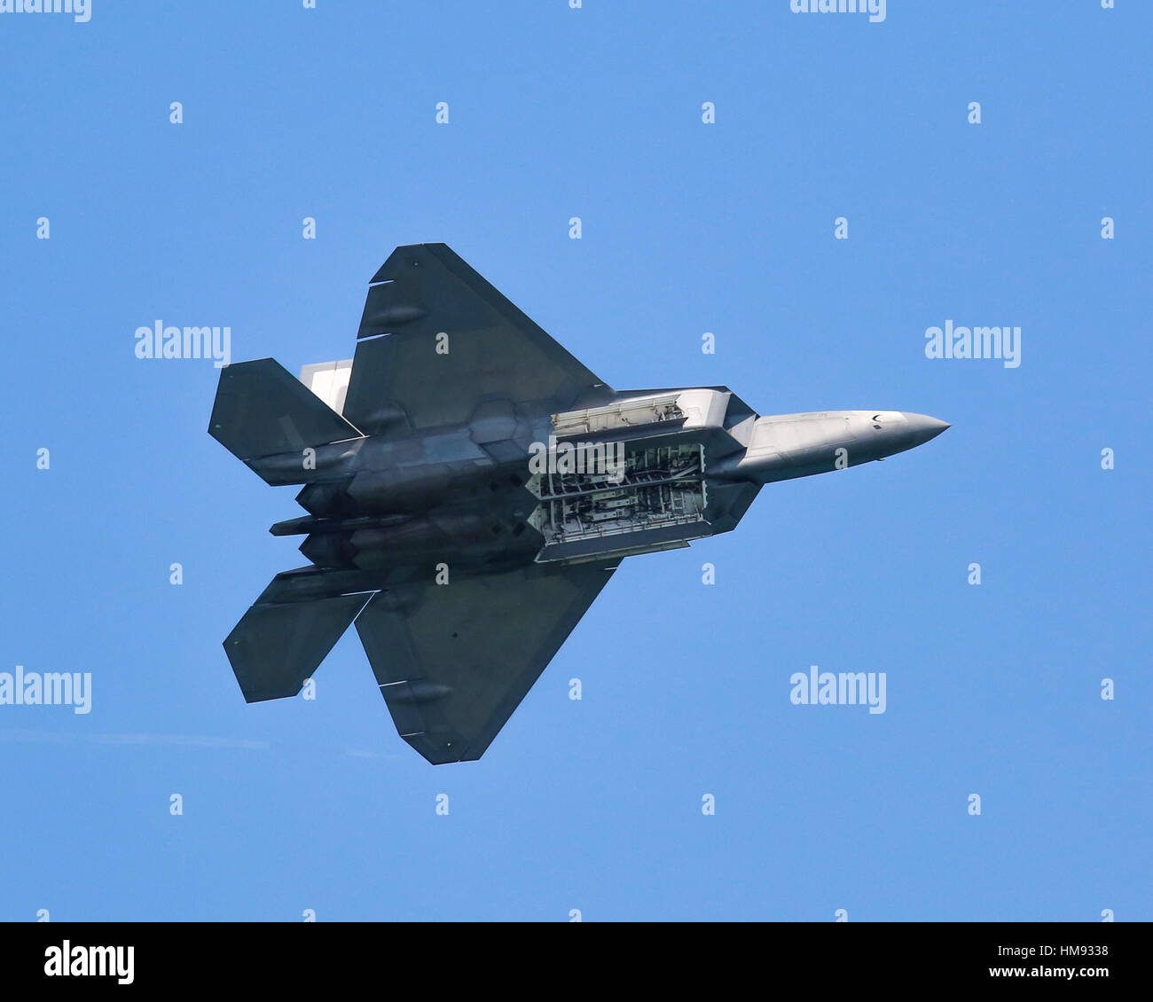 USAF F-22 Raptor in flight with weapons bay open Stock Photo - Alamy