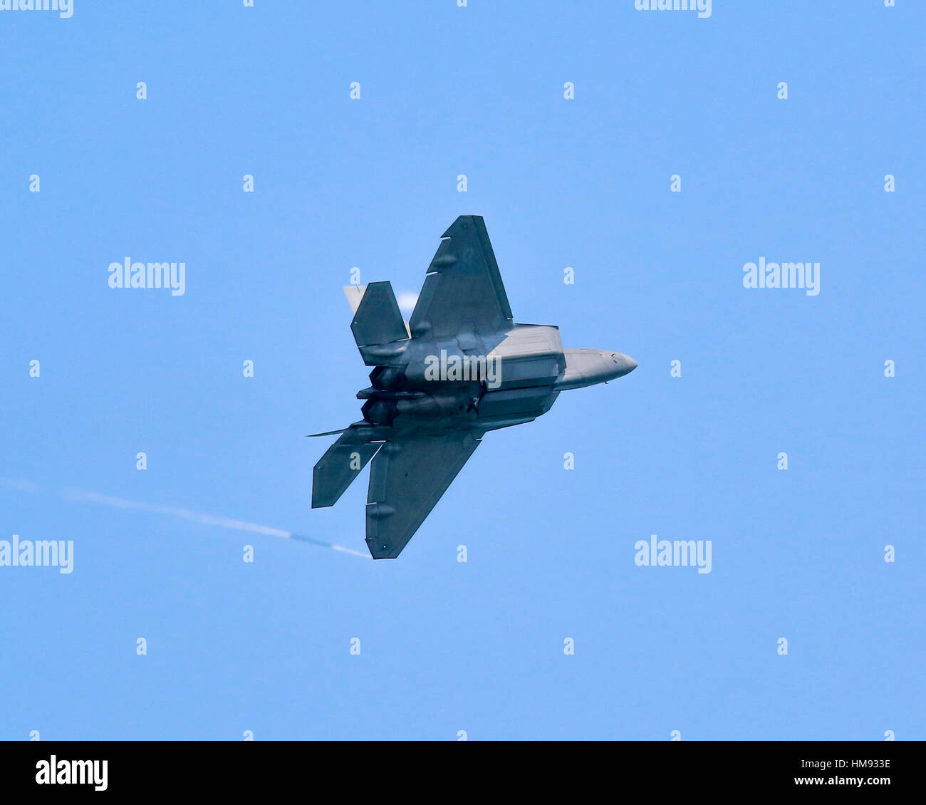 USAF F-22 Raptor in flight Stock Photo - Alamy