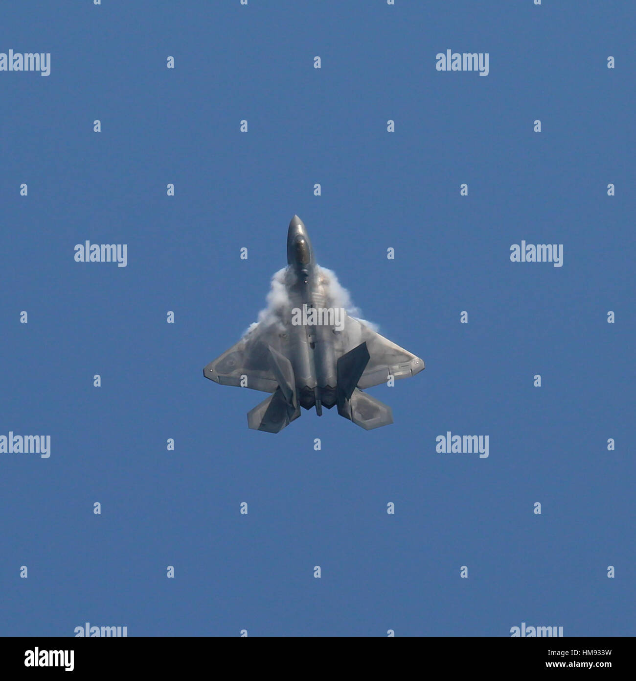 USAF F-22 Raptor in flight Stock Photo - Alamy