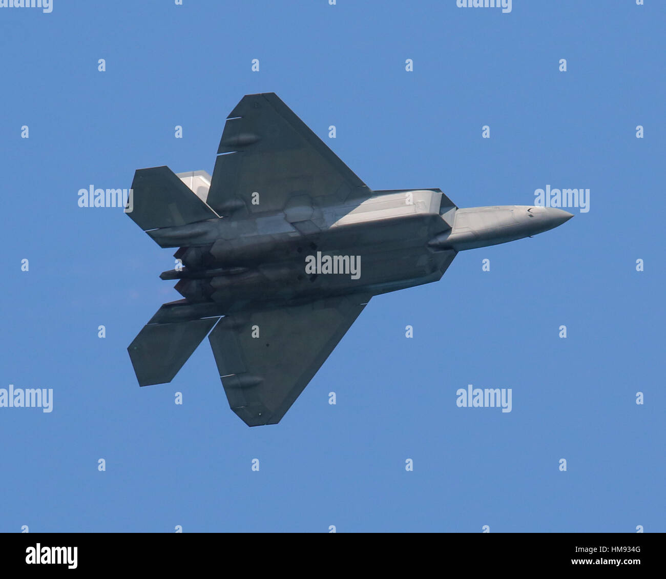 USAF F-22 Raptor in flight Stock Photo - Alamy
