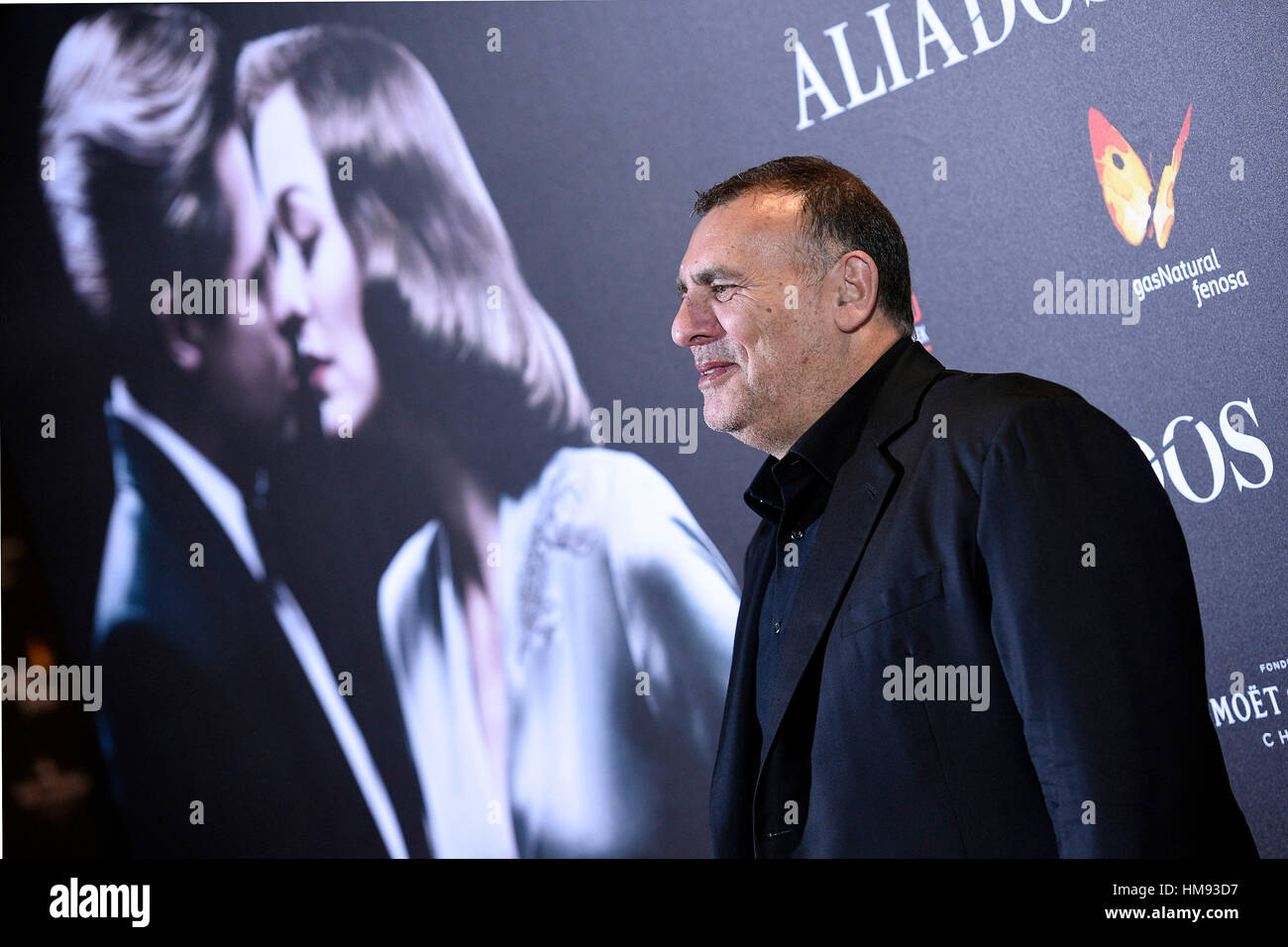 Graham King pose for photographers upon arrival at the premiere of the ...