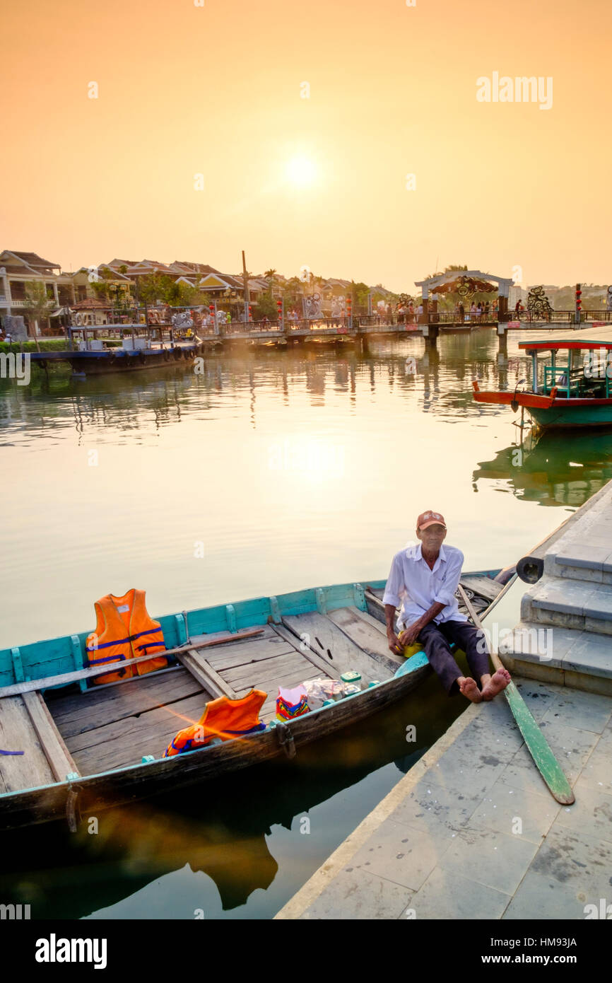 Vietnamese boat building hi-res stock photography and images - Alamy