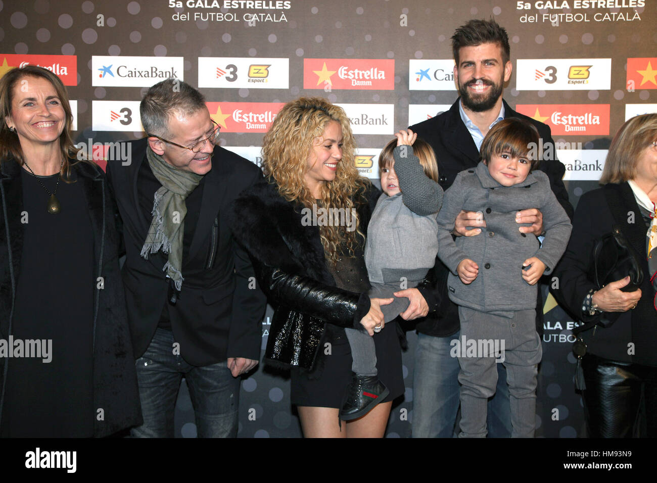 Gerard Pique,Shakira and son Sasha,Milán during the prize as best ...