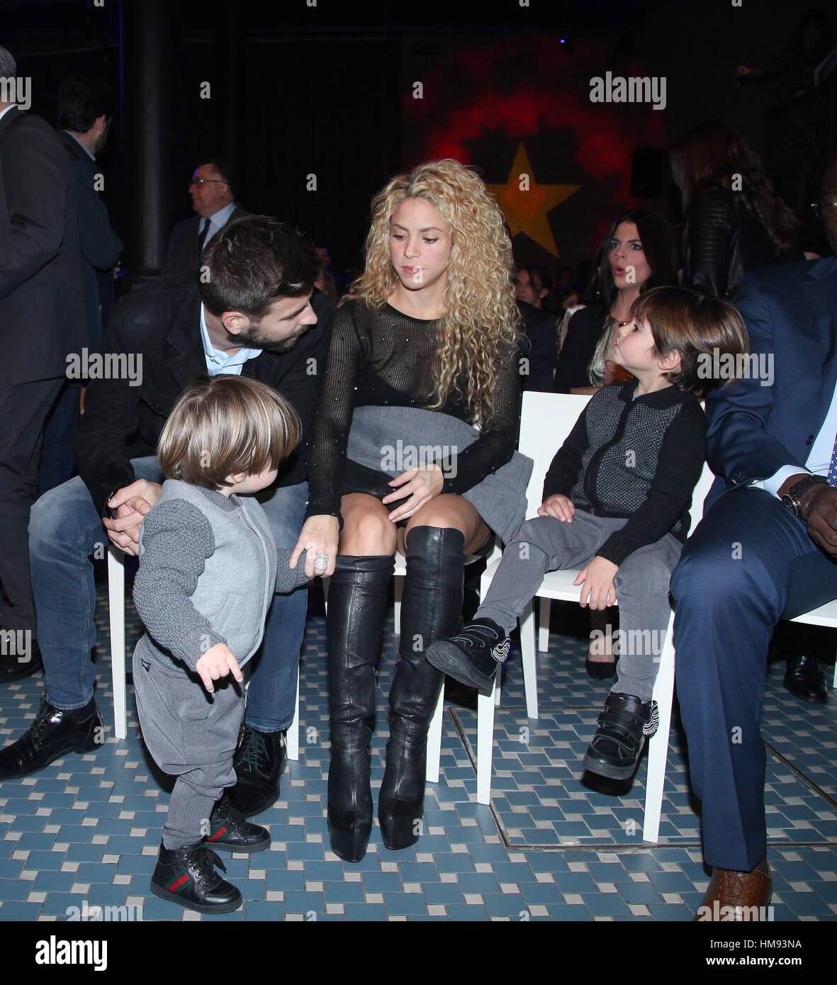 Gerard Pique,Shakira and son Sasha,Milán during the prize as best ...