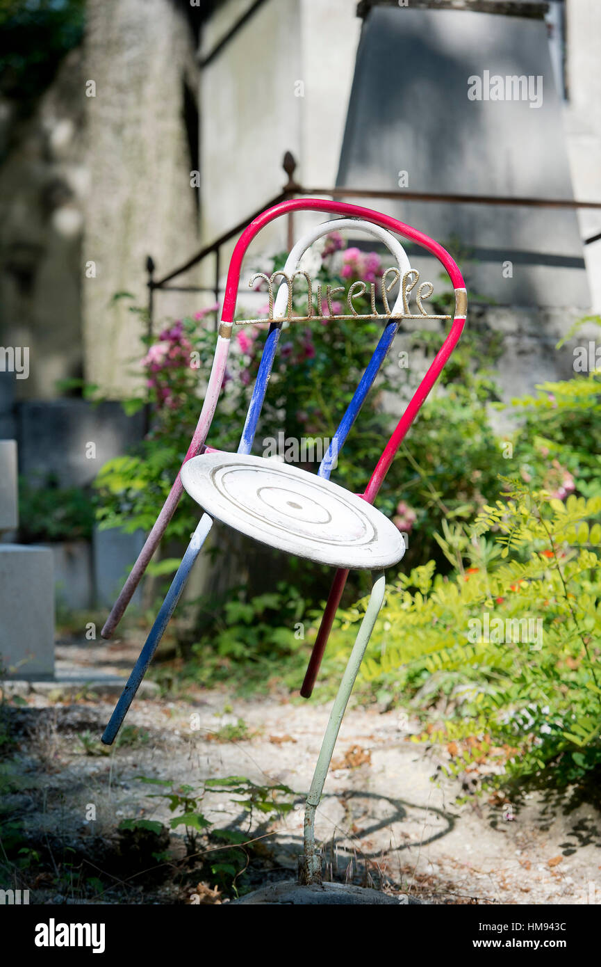 France, Paris 20th district. Pere Lachaise cemetery. A chair grave ...