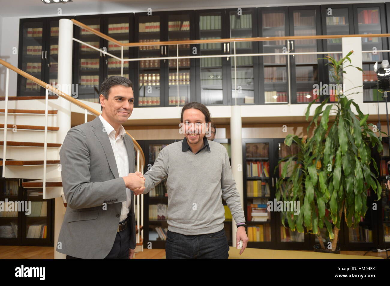 Spanish Socialist Party leader Pedro Sanchez and Podemos leader Pablo ...