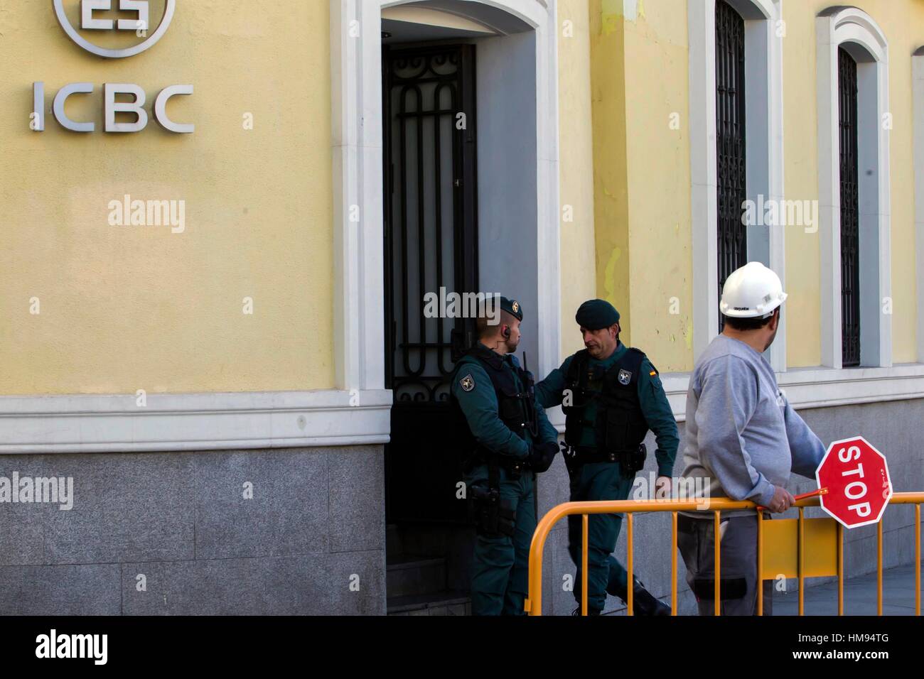 The Civil Guard inspecting the Chinese bank ICBC for money laundering ...