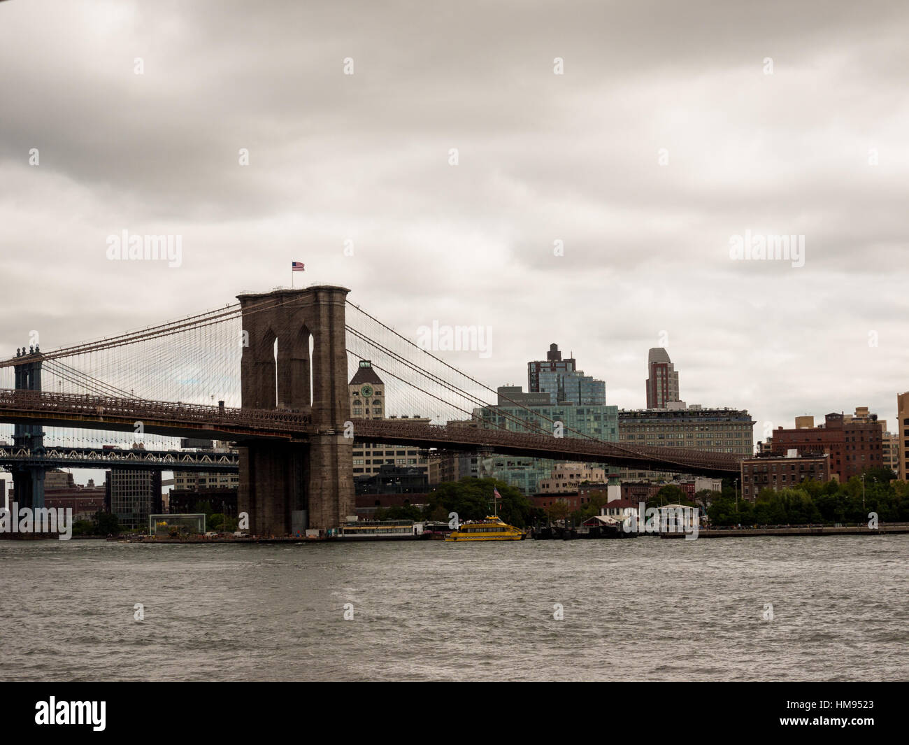 Brooklyn bridge footpath hi-res stock photography and images - Alamy