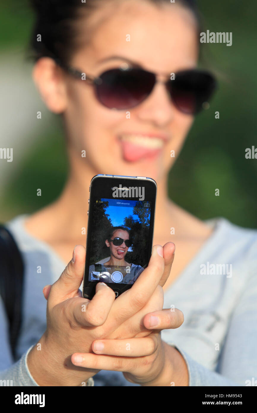 Women taking selfie smartphone hi-res stock photography and images - Alamy