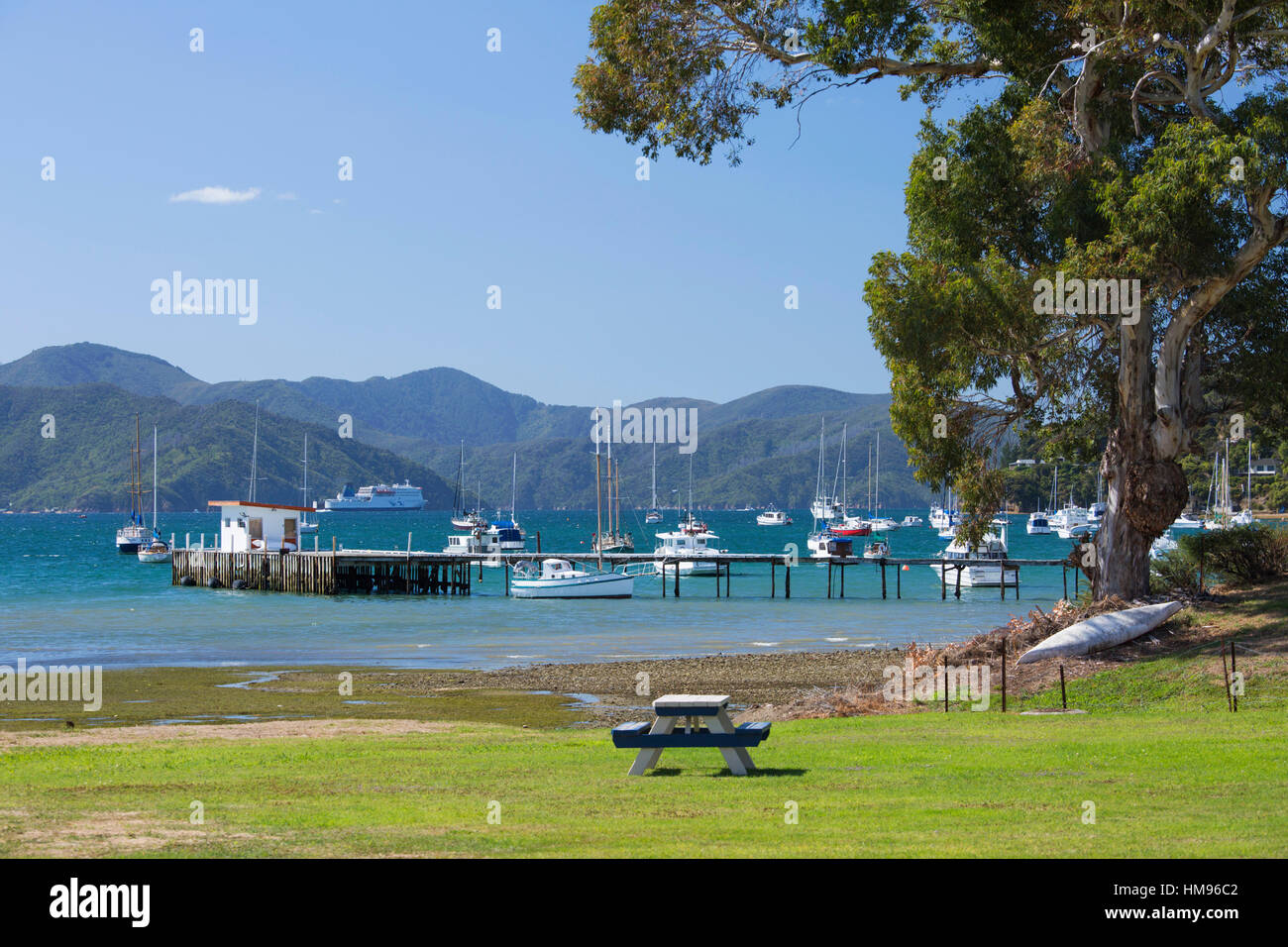 View across Waikawa Bay, an arm of Queen Charlotte Sound (Marlborough ...