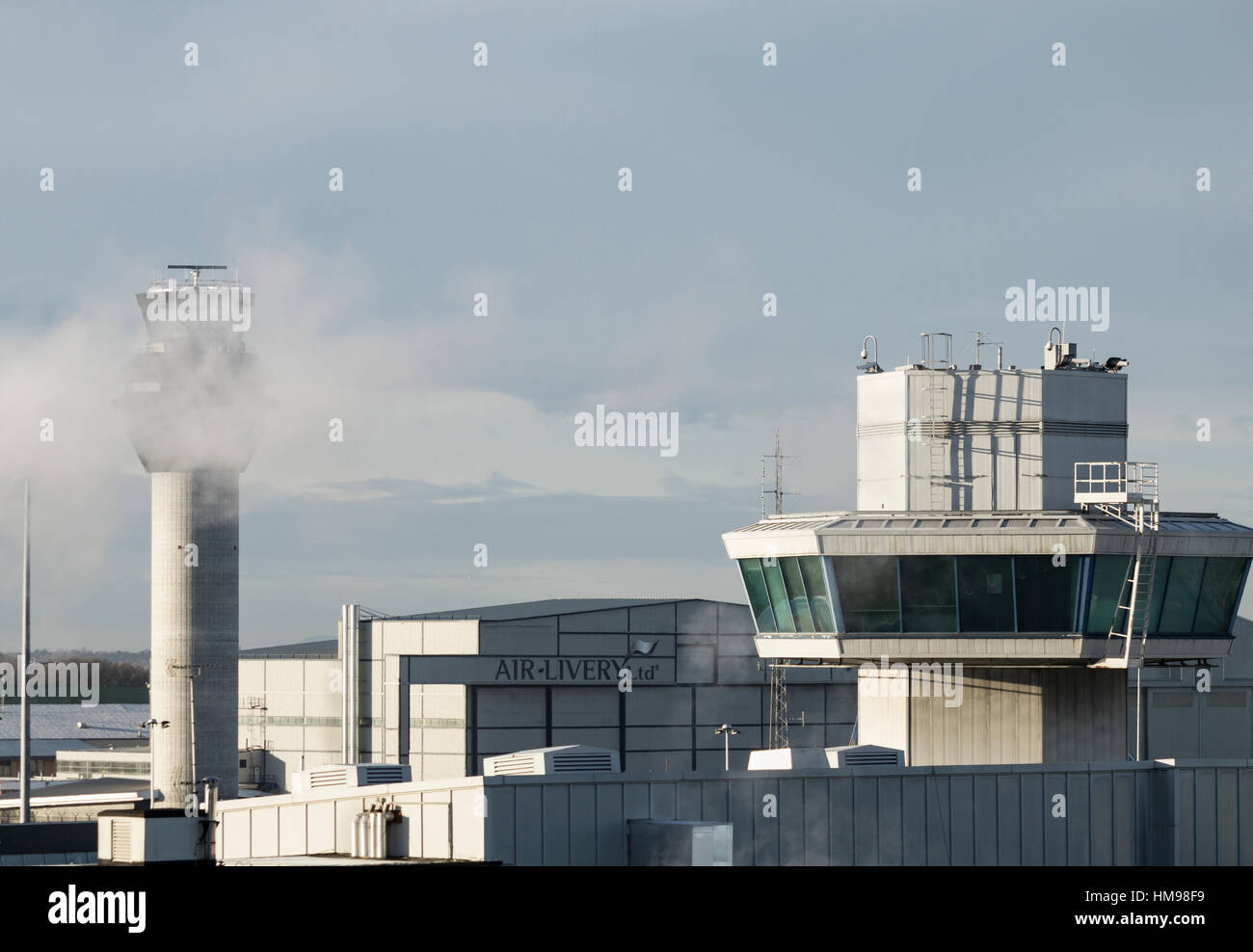 Manchester airport uk control tower hi-res stock photography and images ...