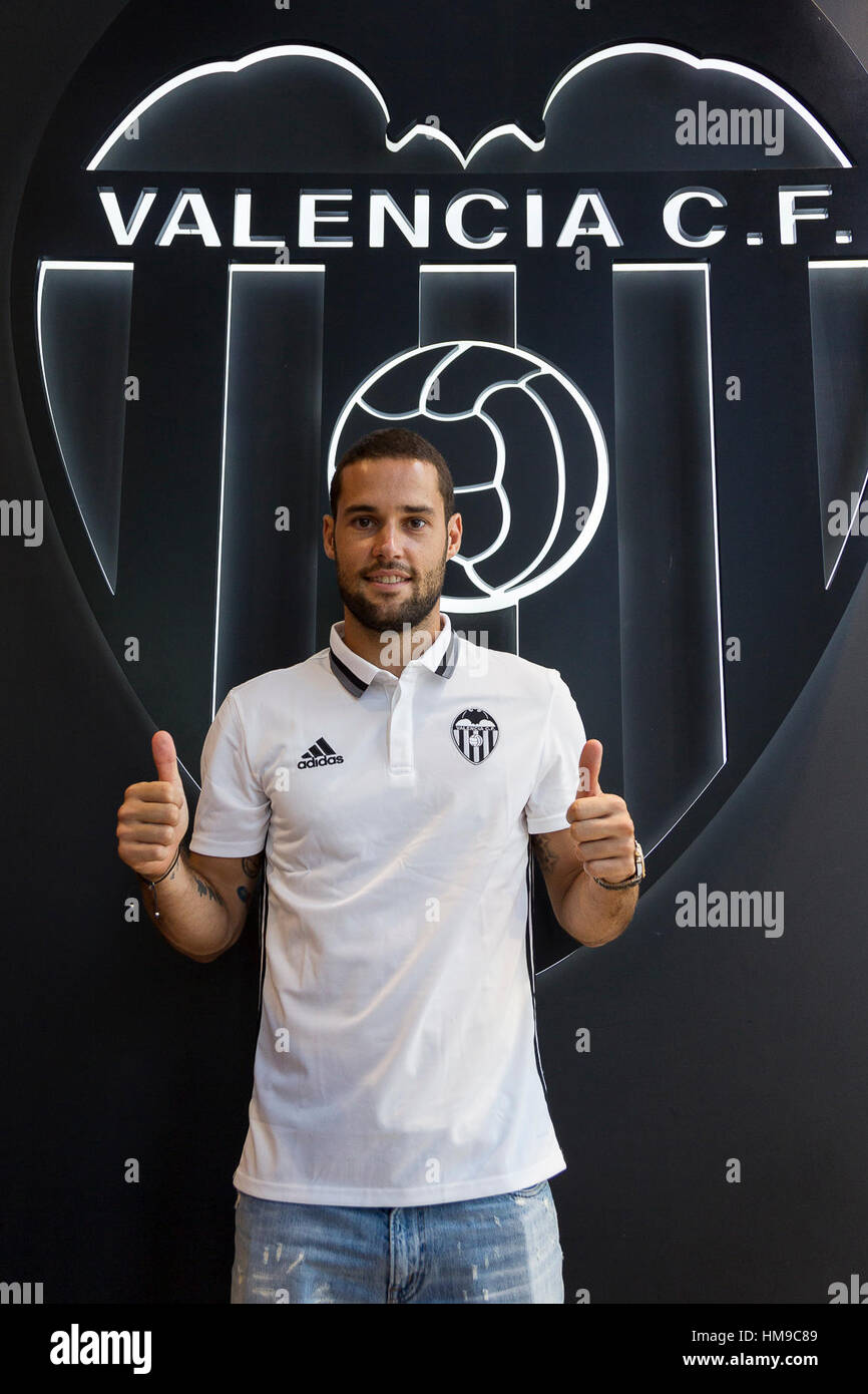 Footballer Mario Suarez in the presentation as new player of Valencia ...