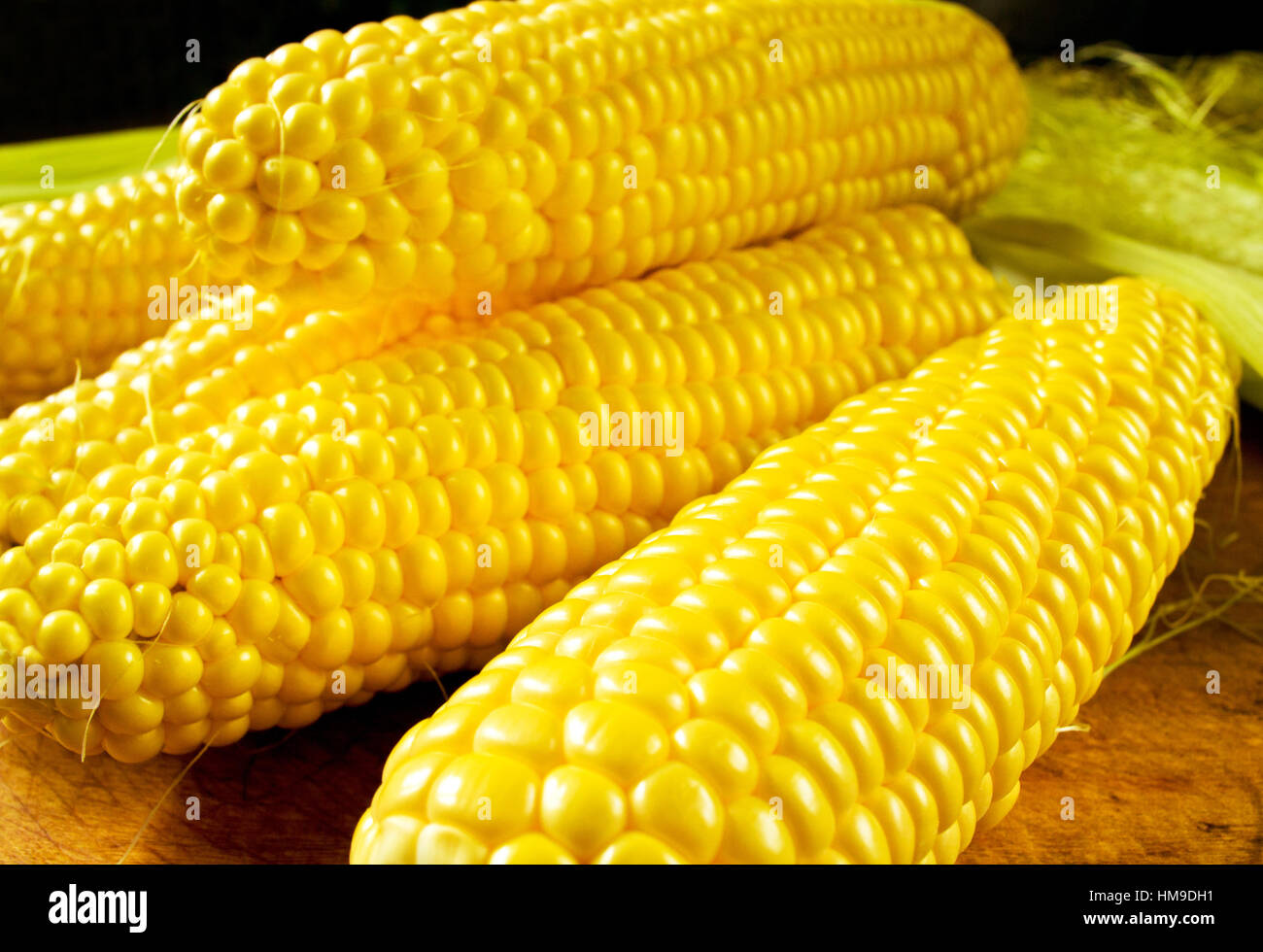 Ripe golden sweet corn Stock Photo - Alamy