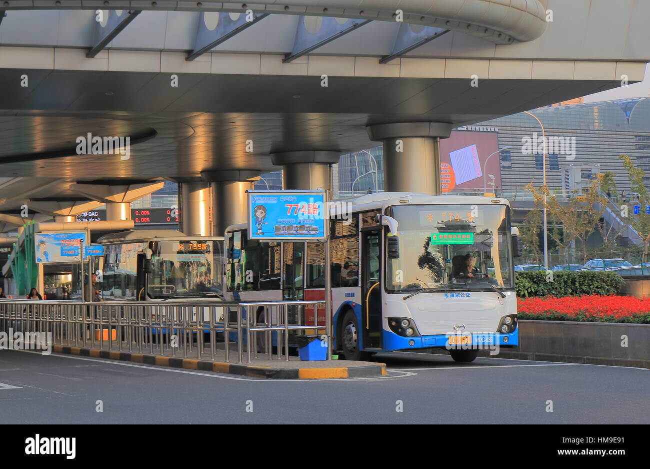 Shanghai bus stop hi-res stock photography and images - Alamy