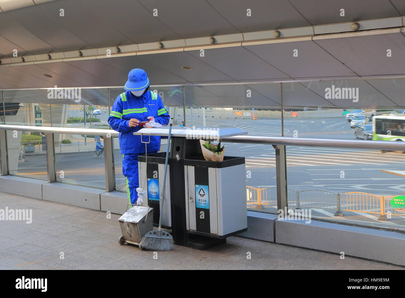 Shanghai street cleaning hi-res stock photography and images - Alamy
