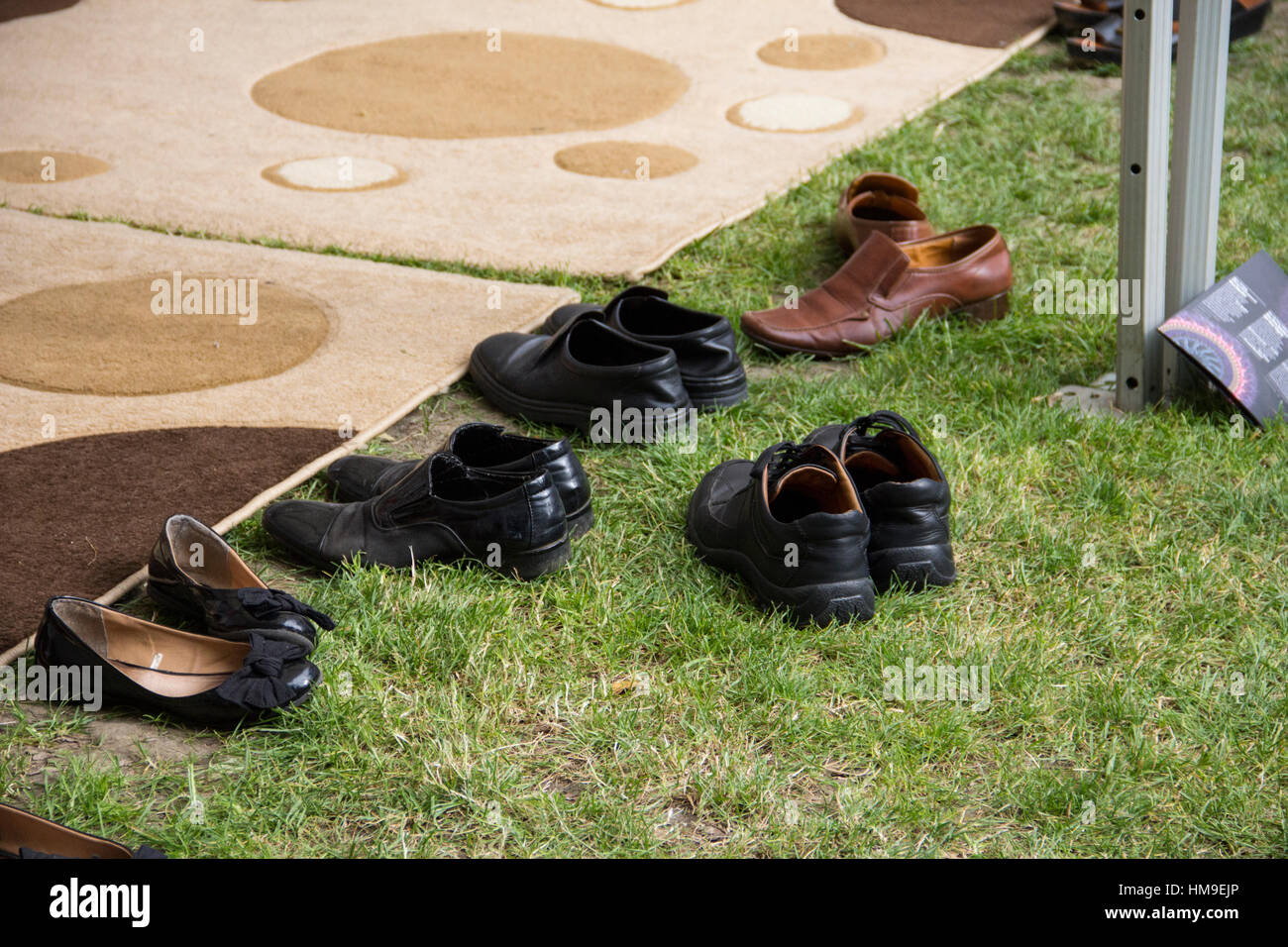 Shoes left outside by worshippers Stock Photo - Alamy