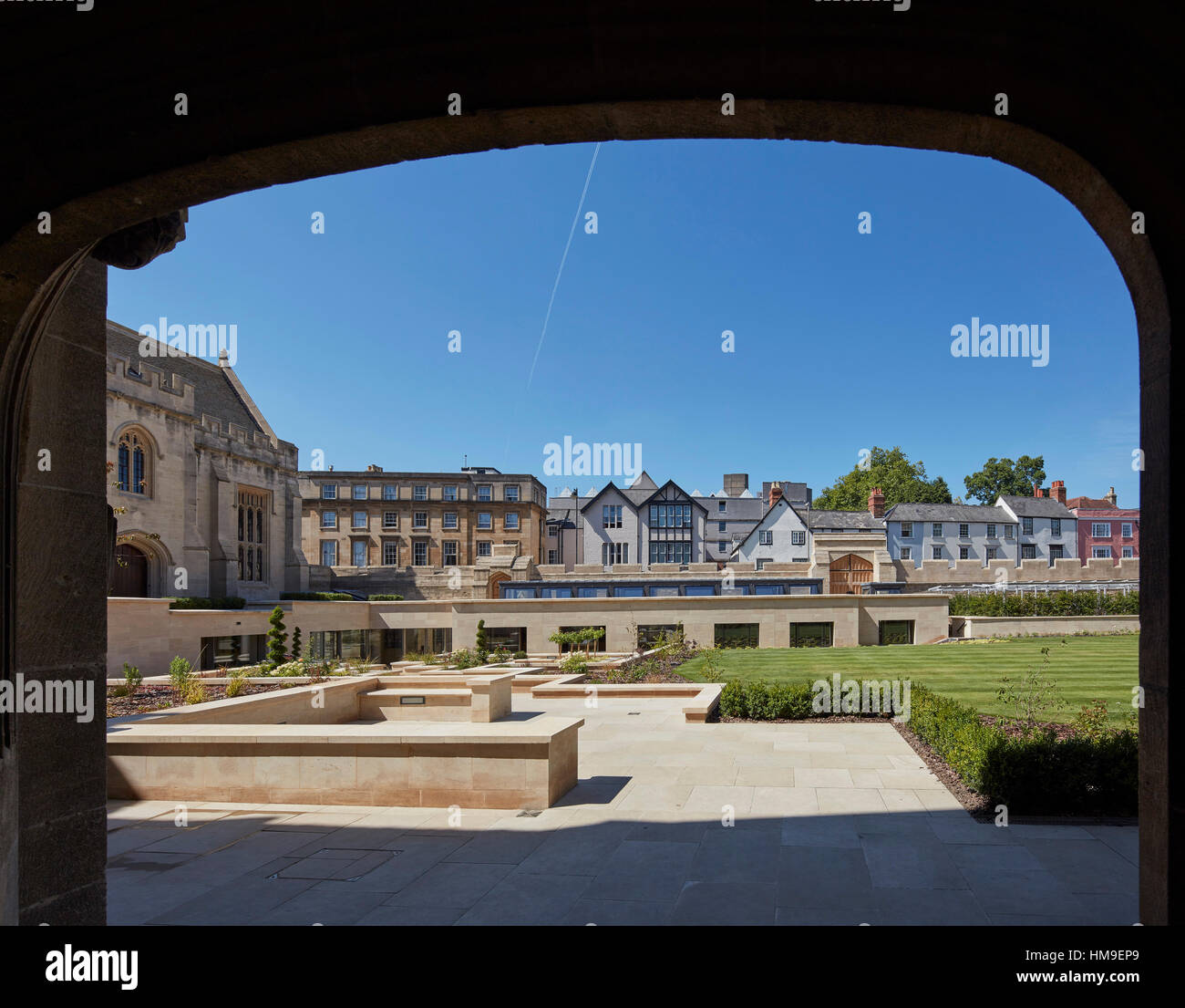 Archway framed view towards Longwall Quad. Longwall Library, Oxford ...