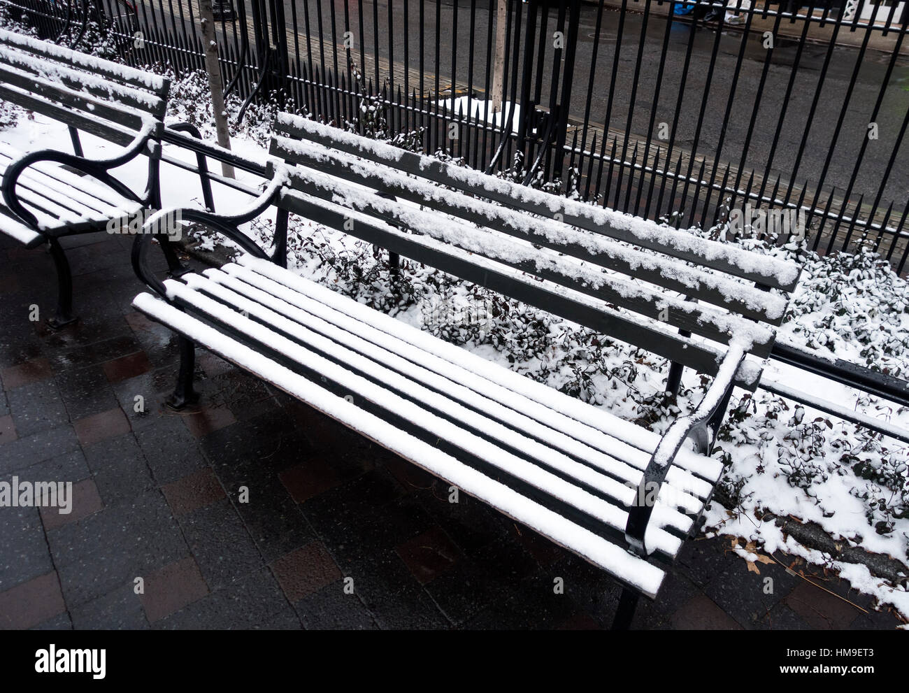 An empty pack bench in winter Stock Photo - Alamy