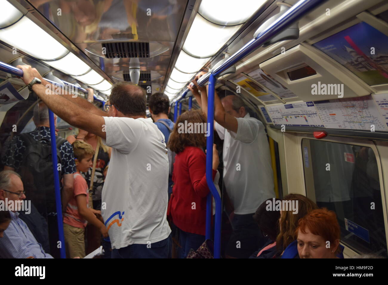 London underground, Rush hour Train Stock Photo - Alamy