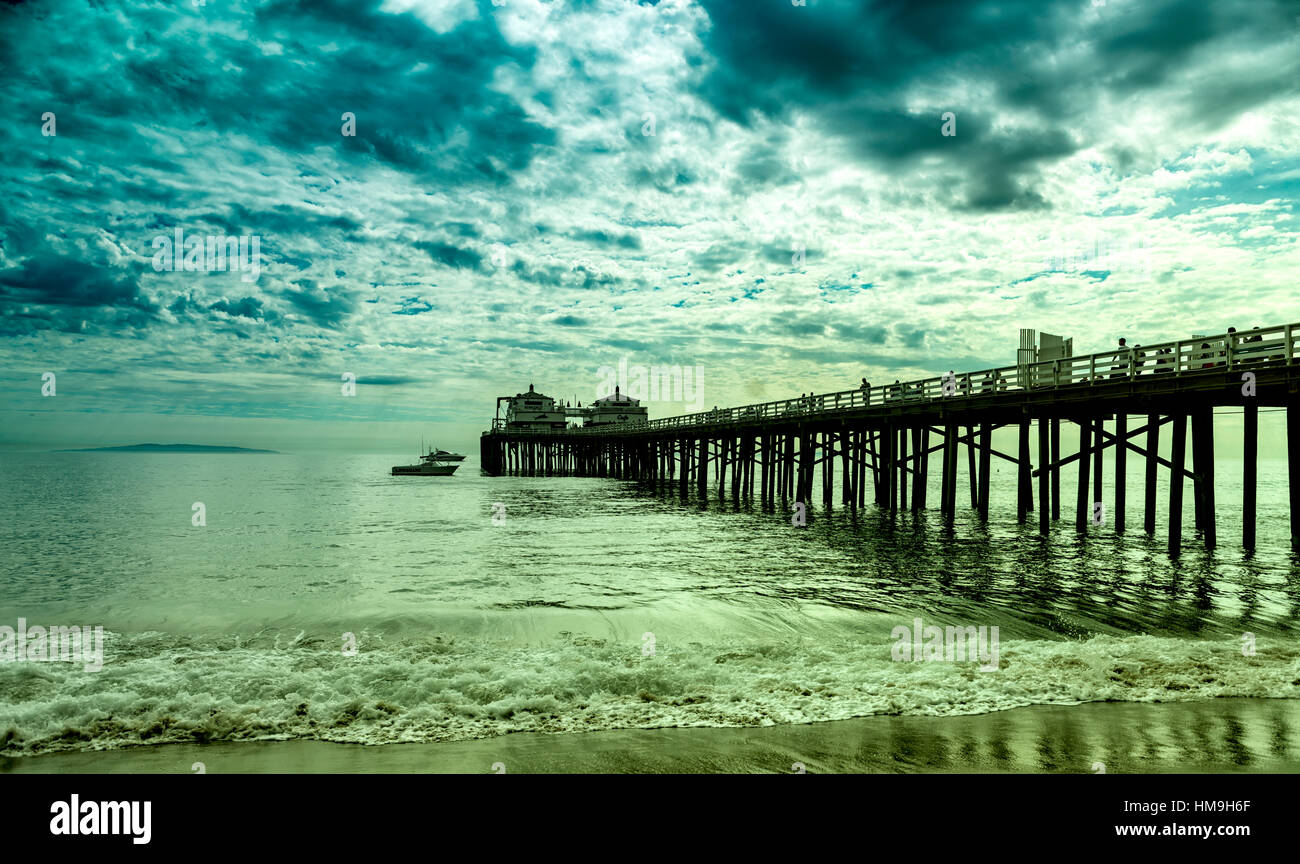 Malibu Pier in beautiful day - Big wave rushing under bridge 2 Stock ...