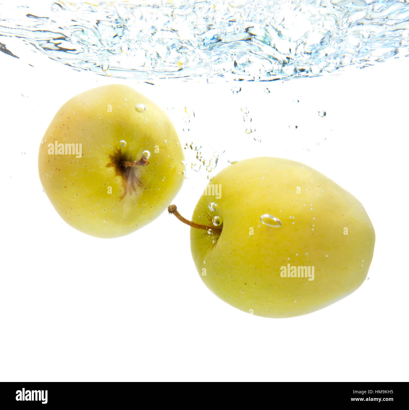 apple in water Stock Photo - Alamy