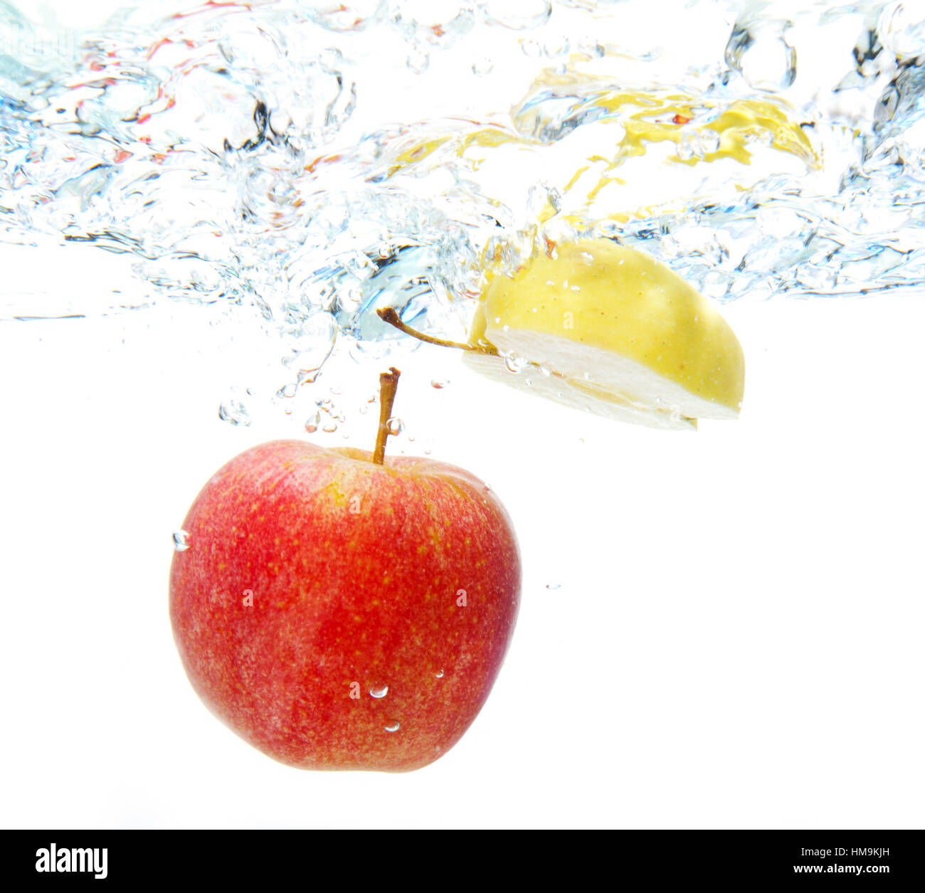 apple in water Stock Photo - Alamy