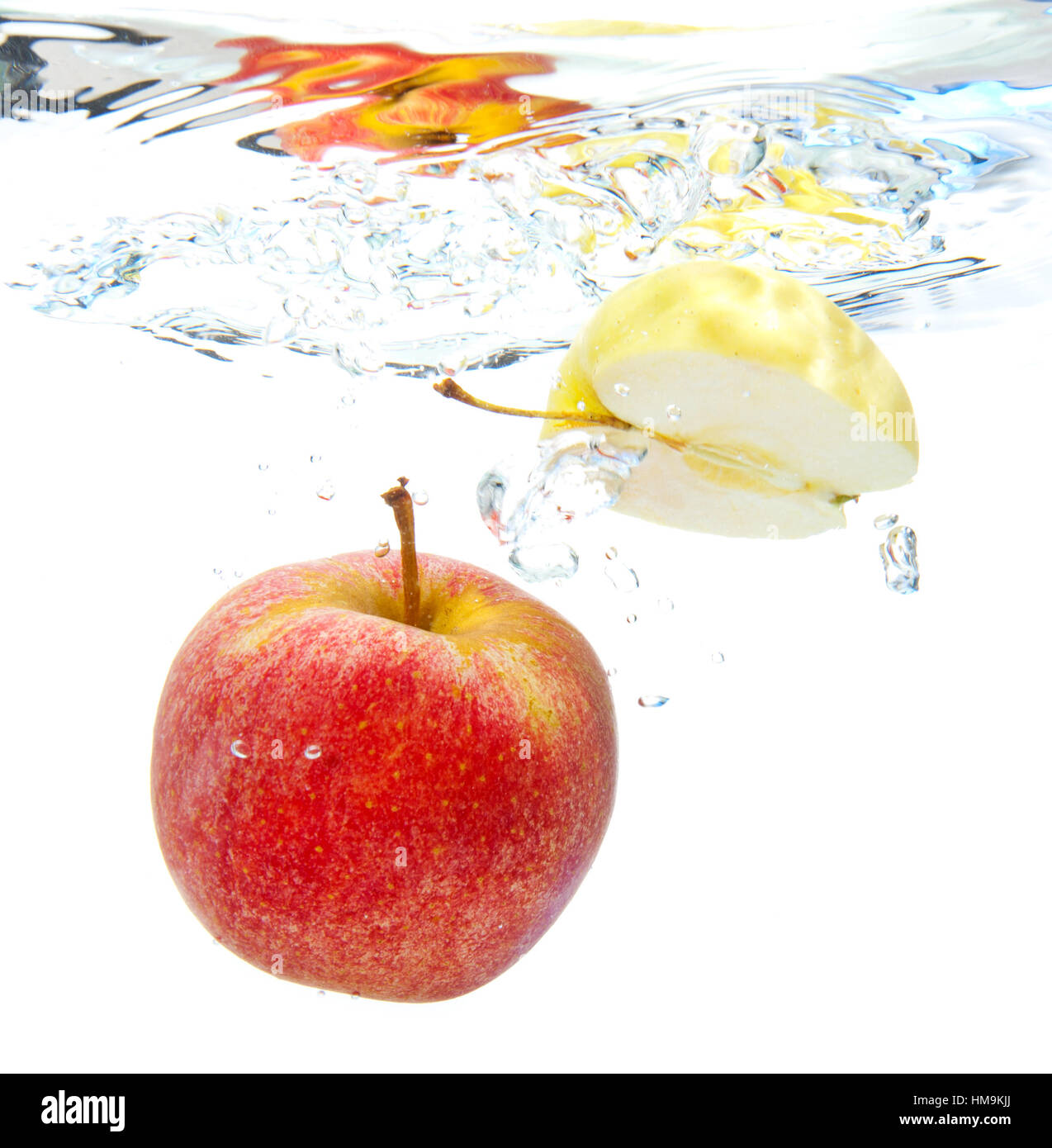 apple in water Stock Photo - Alamy