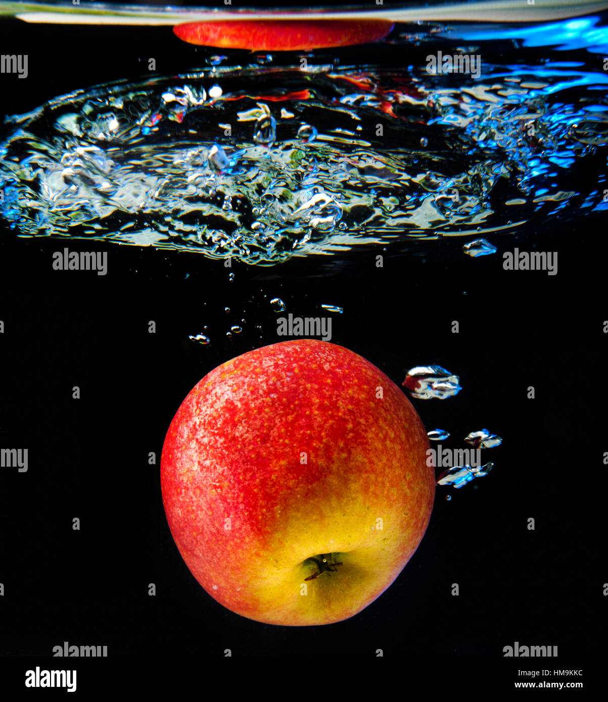 apple in water Stock Photo - Alamy
