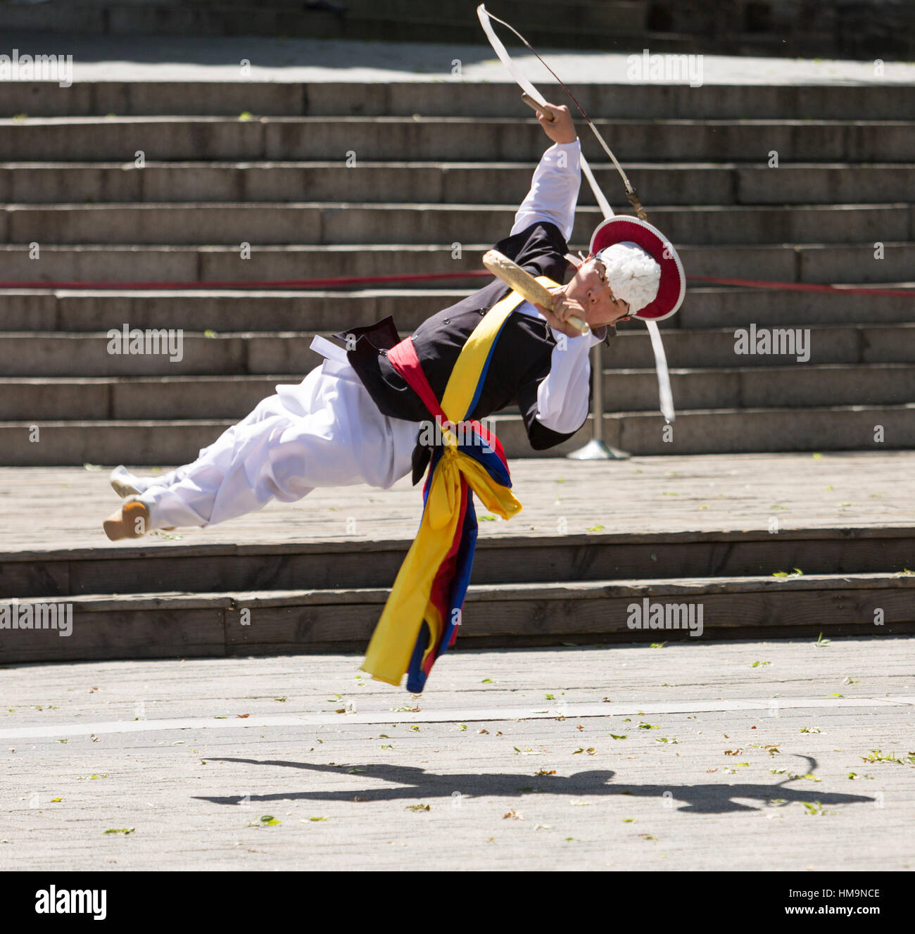 Korean traditional dancing hi-res stock photography and images - Alamy