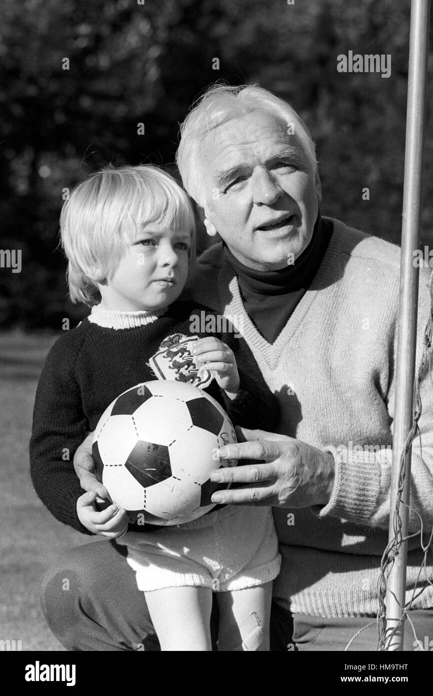 Raich Carter, 58, the former football star and manager who once signed ...