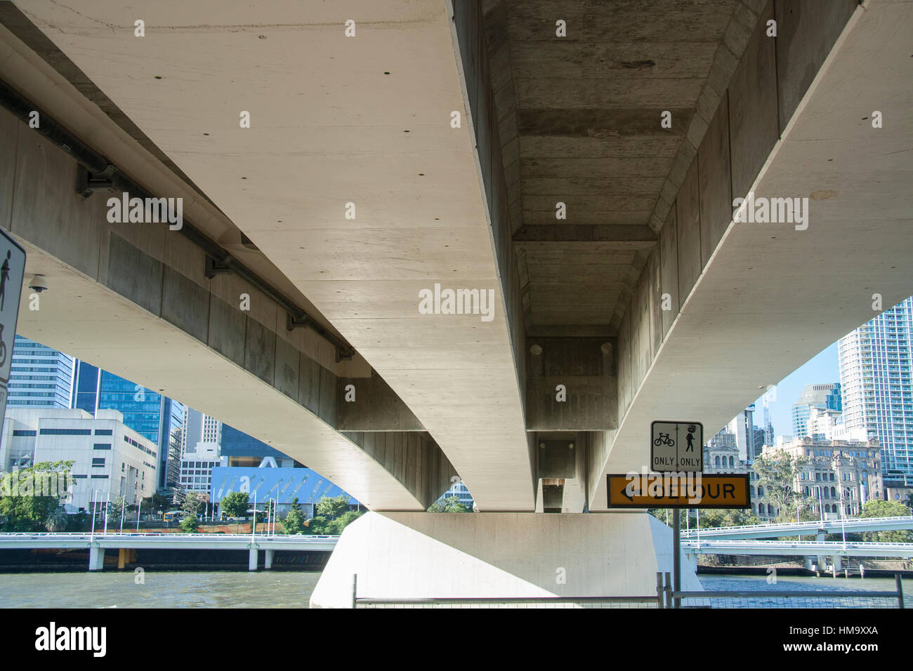 Underpass sign hi-res stock photography and images - Alamy
